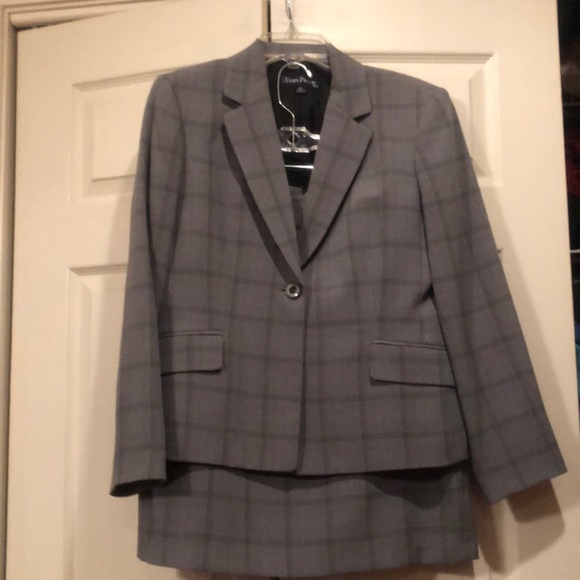 Evan Picone | Skirts | Evanpicone Suit Size P Jacket Is One Button And ...